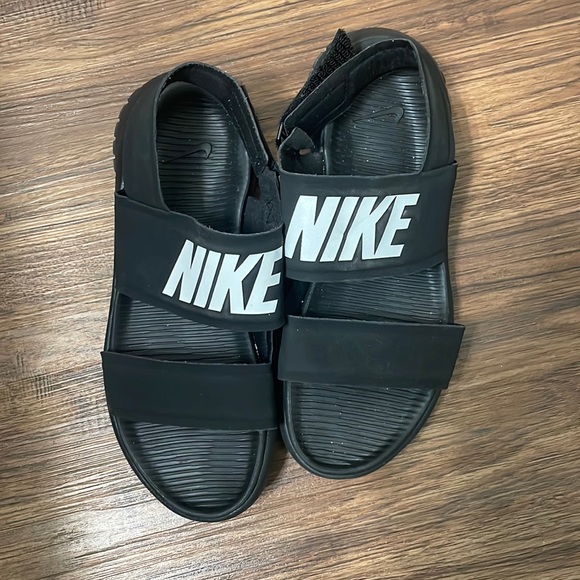 Nike | Shoes | Nike Sandals | Poshmark